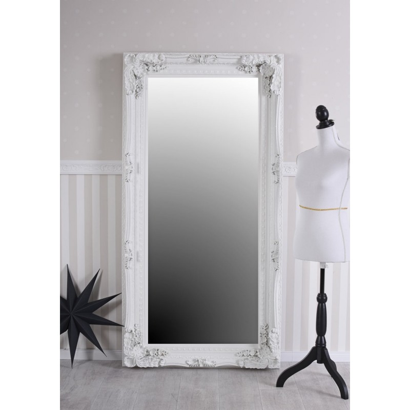 oglinda-monumentala-cu-o-rama-alba