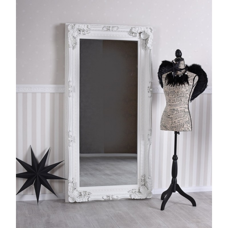 oglinda-monumentala-cu-o-rama-alba