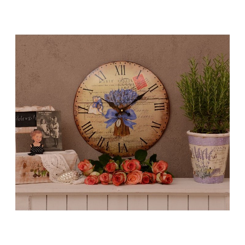 Ceas mare vintage cu un buchet de flori