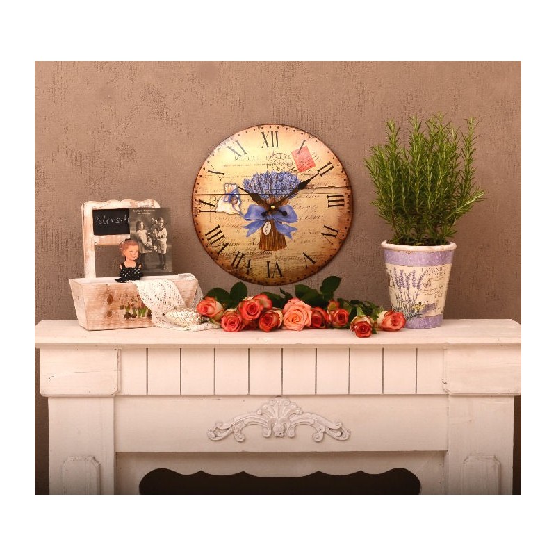 Ceas mare vintage cu un buchet de flori